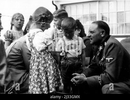 Sepp Dietrich n. Speer's Kinder. Eva Braun's Photo Albums, ca. 1913 ...