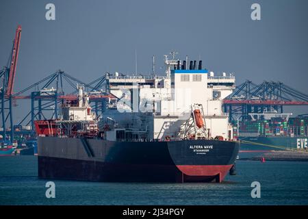 Altera Wave crude oil tanker, shuttle tanker with electric propulsion ...
