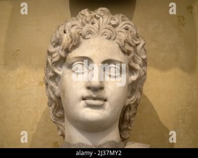 old marble roman figure sculpture statue detail Stock Photo - Alamy