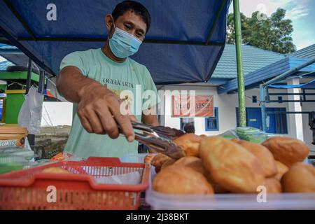 Soppeng, South Sulawesi, Indonesia. 6th Apr, 2022. Muslims in Indonesia ...