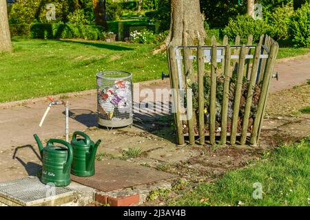 Litter bin, cemetery, Winterberg, Vlotho, Herford district, North Rhine ...
