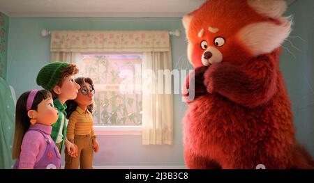 TURNING RED (2022), directed by DOMEE SHI. Credit: Pixar Animation ...