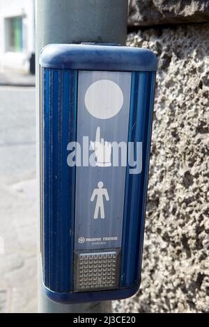 Audible pedestrian signal Stock Photo - Alamy