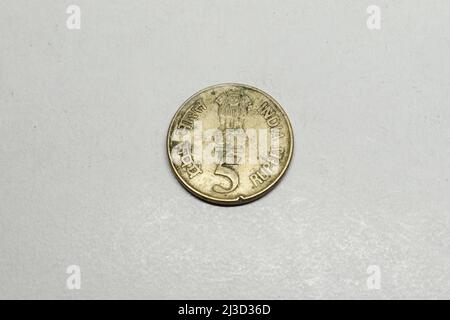 five rupees coins. Indian rupees coins. Indian money Stock Photo - Alamy