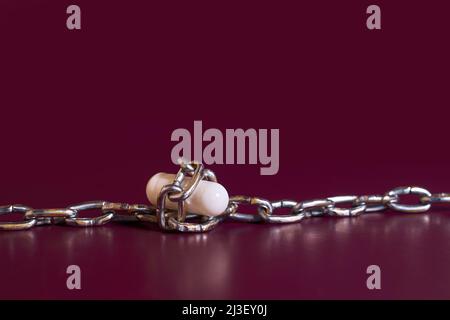 Drug addiction. White capsules, rewound by a chain Stock Photo - Alamy