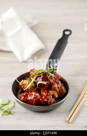 Yangnyeom Tongdak (Korean Spicy Fried Chicken) Spicy chicken wings in ...