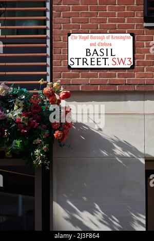 Basil Street, London, UK Stock Photo - Alamy