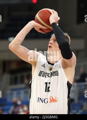 Robin Benzing #12 von Deutschland Freude Germany vs Israel Basketball ...