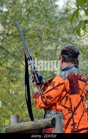 France, Doubs, Hunting, wild boar beat, wolf hunting lieutenants Stock ...