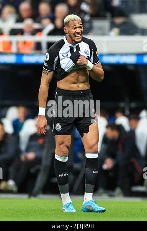 Joelinton #7 of Newcastle United during the Carabao Cup Quarter Final ...