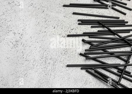 Stylish straws for drinks on grunge background Stock Photo - Alamy