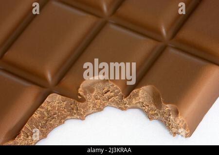 Chocolate bar whole and bitten pieces set Stock Photo - Alamy
