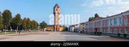 STARAYA RUSSIA, RUSSIA - SEPTEMBER 11, 2021: Suburban bus at the city ...