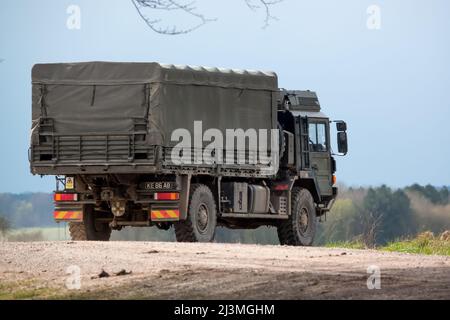 British army MAN SV 4x4 army logistics lorry vehicle truck driving ...