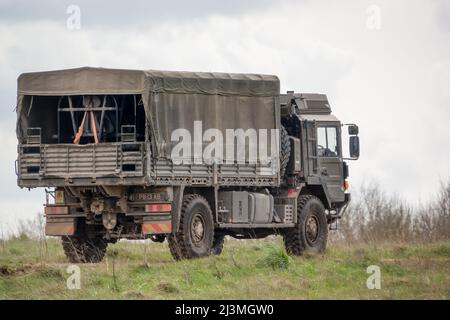British army MAN SV 4x4 army logistics lorry vehicle truck driving ...