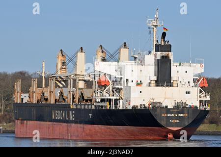 Bulk Carrier DAIWAN WISDOM passing the Kiel Canal Stock Photo - Alamy