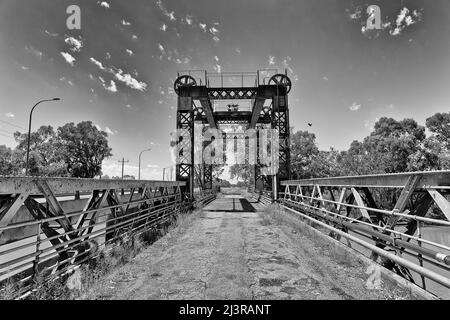 Darling river with Wilcannia bridge in Wilcannia, NSW, Australian ...