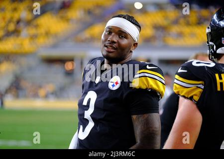 Pittsburgh Steelers quarterback Dwayne Haskins warms up before a ...