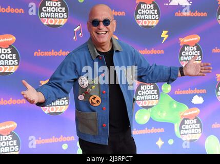 Howie Mandel arrives at the 2022 Nickelodeon Kid's Choice Awards held ...