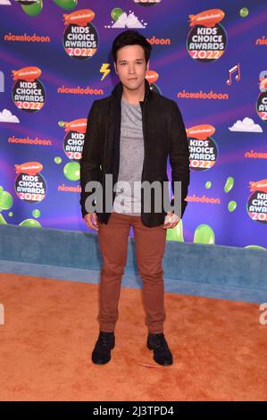 LOS ANGELES - APR 9: Nathan Kress, London Elise Kress at the 2022 Kids ...