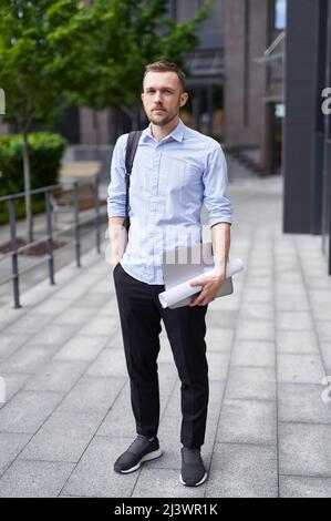 confident businessman man in businesslike suit share gift box, business ...