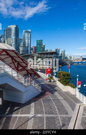 Cruise ship dock at Vancouver pier Stock Photo - Alamy