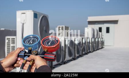 technician checks the operation of the air conditioner Stock Photo - Alamy