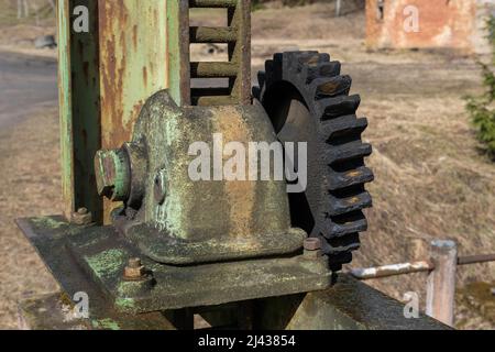 Sluice Gate Mechanism, metal mechanism for raising the gate valves on ...