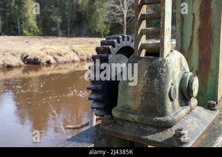 Sluice Gate Mechanism, metal mechanism for raising the gate valves on ...