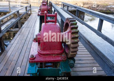Sluice Gate Mechanism, metal mechanism for raising the gate valves on ...