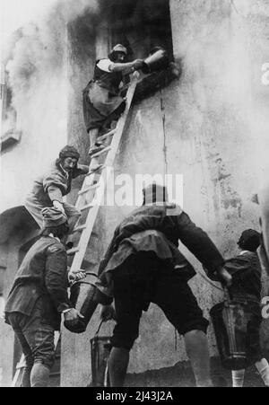 Century Fire Fighters In Vienna - Fire-fighters of the early 19th ...