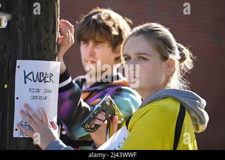 WELCOME TO FLATCH, from left: Holmes, Sam Straley, Pilot', (Season 1 ...