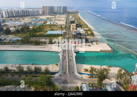 (220412) -- HULHUMALE, April 12, 2022 (Xinhua) -- Aerial photo taken on ...