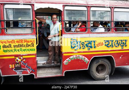 Public transport bus crossing Howrah bridge, Kolkata, India Stock Photo ...