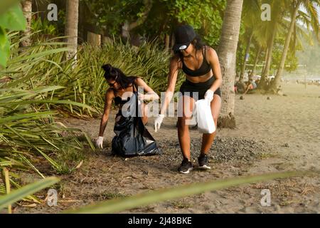 Volunteers pick up the trash in the Los Angeles River during the event ...