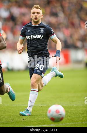 Jarrod Bowen of West Ham United and Daniel Ballard of Sunderland battle ...
