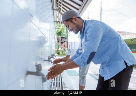 Man muslim perform ablution or wudu at the mosque Stock Photo - Alamy