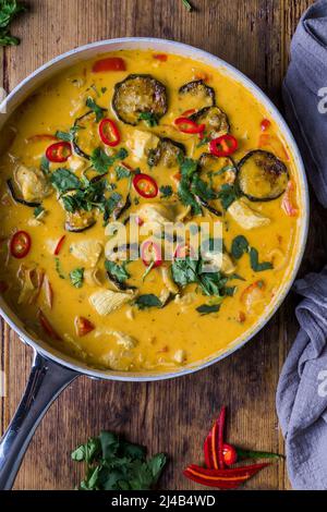 cooking chicken curry in a cooking pan Stock Photo - Alamy