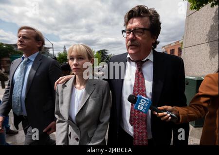 Sacramento, CA, USA. 13th Apr, 2022. Sherri Papini leaves with attorney ...