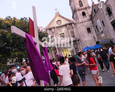 Manila, Philippines. 14th Apr, 2022. A female devotee doing Station of the Cross during Maundy ...
