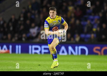 Josh Thewlis #22 of Warrington Wolves kicks ahead Stock Photo - Alamy