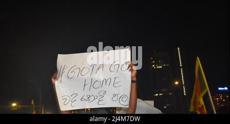 SRI LANKA Colombo, people live in slum near garbage dumping site Stock ...