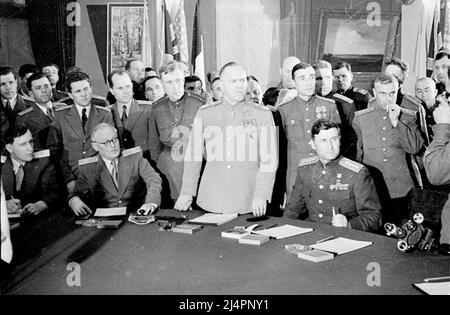 WW2 World War II - signing the Anglo Soviet Agreement 1942 - Maisky ...