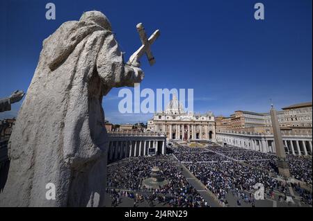 Pope Francis celebrates Easter Mass on April 04, 2021 at St. Peter's ...