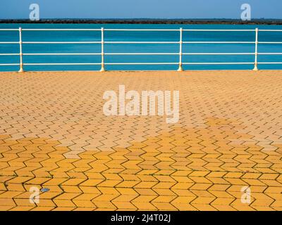 Detail of the promenade along the Ría in Huelva Stock Photo - Alamy