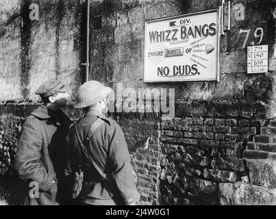 Two British soldiers, WW1 Stock Photo - Alamy
