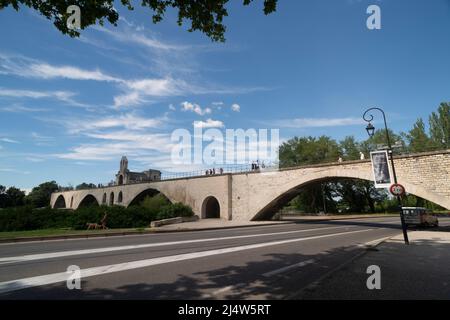 Le Pont Saint Benezet aka "Pont d'Avignon" and Saint Nicholas Chapel ...