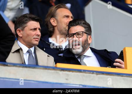 Tan Kesler and Jim Rodwell seen prior to kick off Stock Photo - Alamy