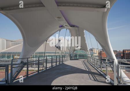 Murdoch's Connection pedestrian bridge, Hull, UK Stock Photo - Alamy
