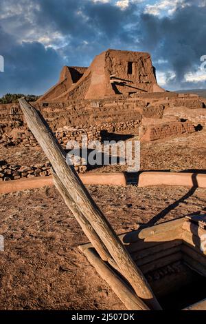 A Native American Kiva reconstruction by the ruins of the Spanish ...
